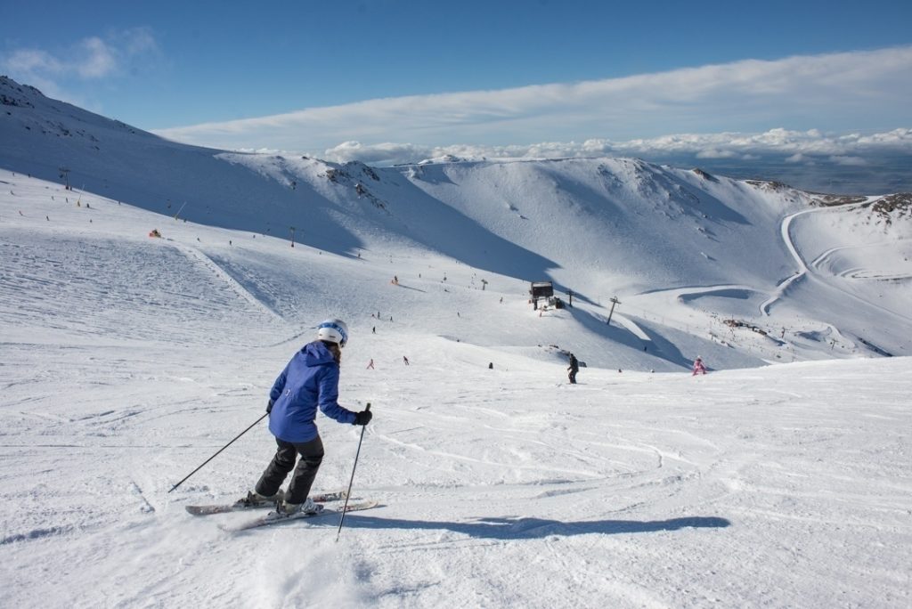 Everything you NEED to know about Skiing at Mt Hutt, New Zealand Everything you NEED to know about Skiing at Mt Hutt, New Zealand