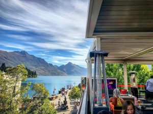 7 BEST Bars in Queenstown, New Zealand (that you'll LOVE!)