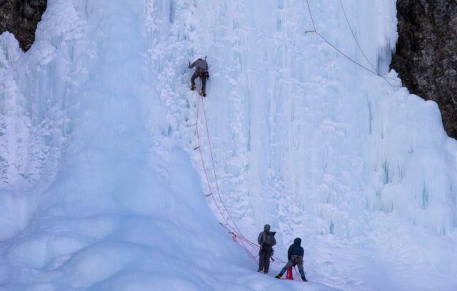 5 Absolute BEST Winter Tours in Jasper, Alberta (2026 Guide!)