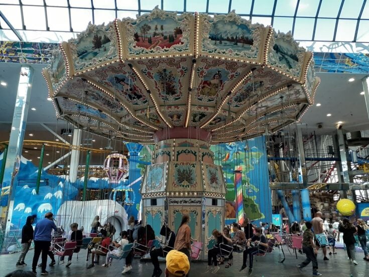 17 FUN Things to do in West Edmonton Mall (other than shopping!)