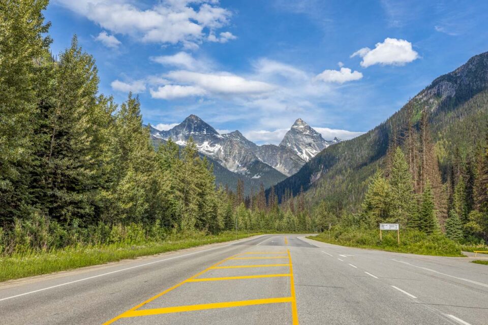 25 BEST Stops on the Drive from Vancouver to Banff: Road Trip Itinerary