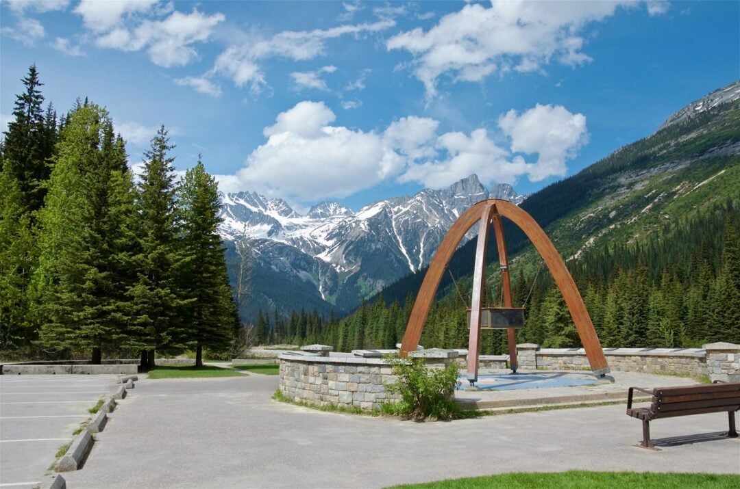 7 BEST Stops on the Drive from Revelstoke to Golden - Destinationless ...