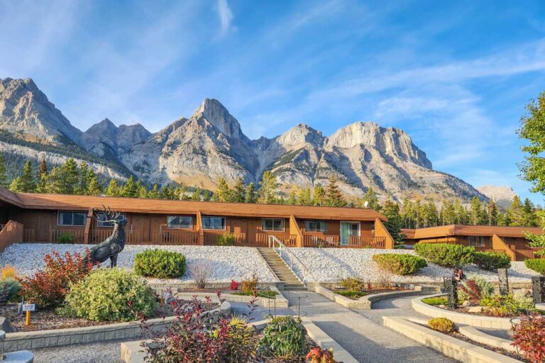 ULTIMATE Guide to the Icefields Parkway: 16 Tips Before You Go in 2026