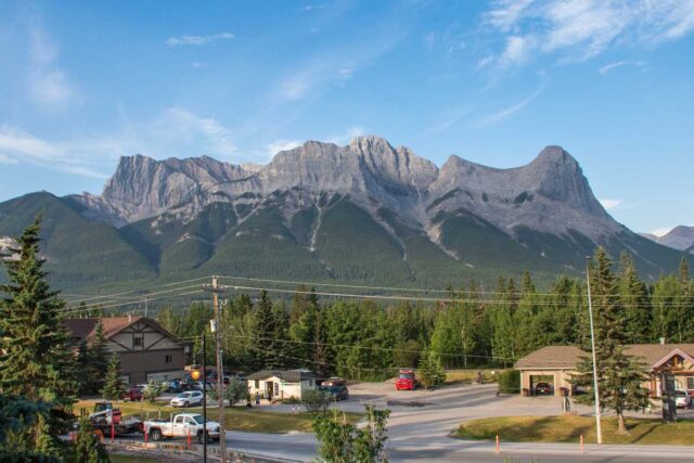 5 Absolute BEST Hotels in Canmore (from Affordable to Luxury!)