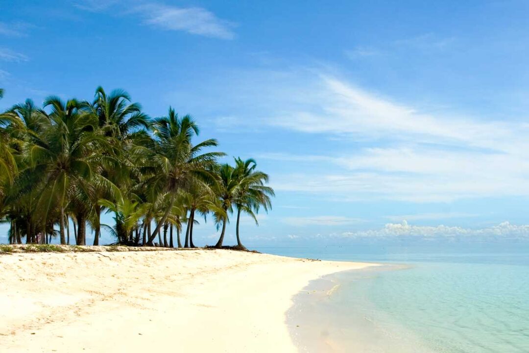 12 Things to KNOW Before Booking a Trip to the San Blas Islands