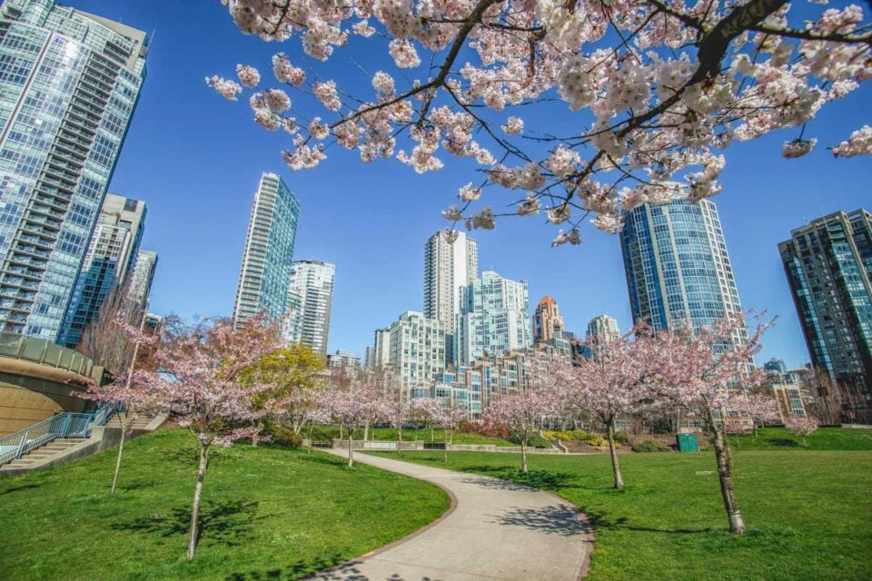 Guide to Visiting Yaletown, Vancouver + 11 BEST Things to do!
