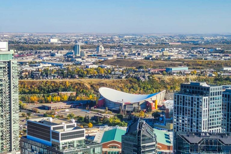 10 BEST Stops on the Drive from Calgary to Edmonton +Route Info