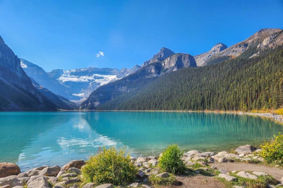6 BEST Lake Louise Tours from Banff - Destinationless Travel