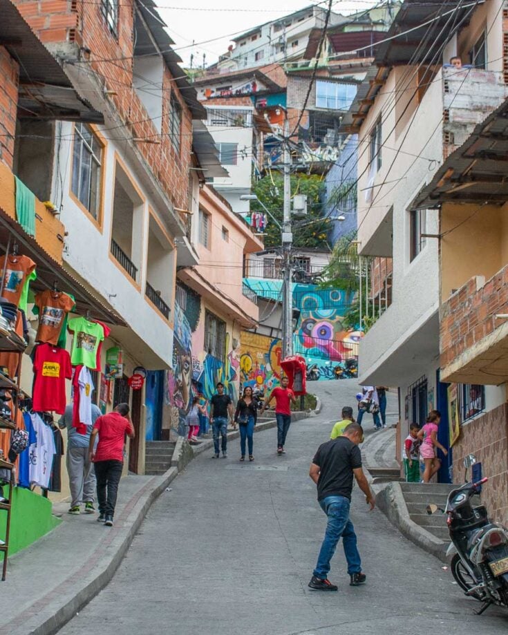 15 Things to KNOW Before Visiting Comuna 13 in Medellin