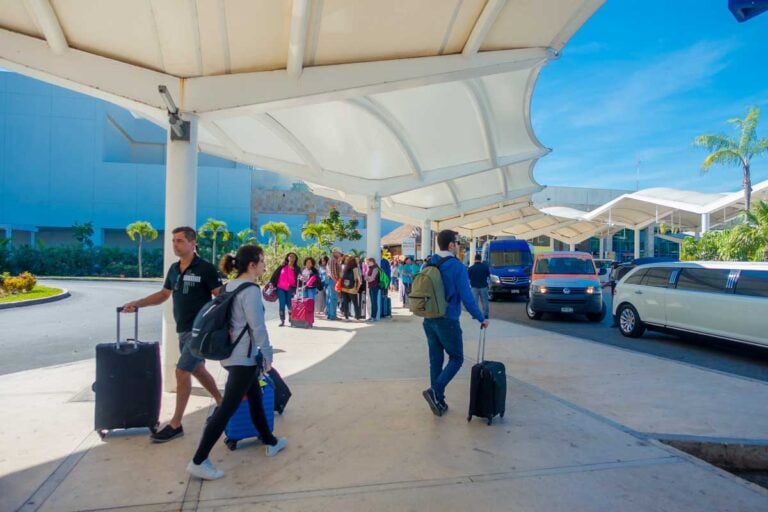 9 Things You NEED To Know about the Cancun Airport Shuttles