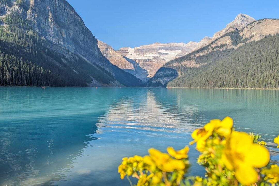 4 BEST Calgary to Lake Louise Shuttles - Destinationless Travel