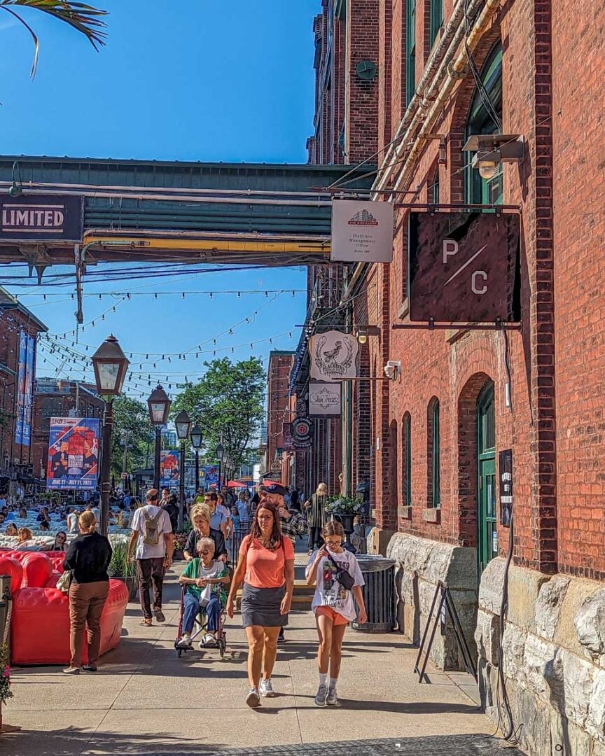 9 Things to Know BEFORE Visiting the Toronto Distillery District ...
