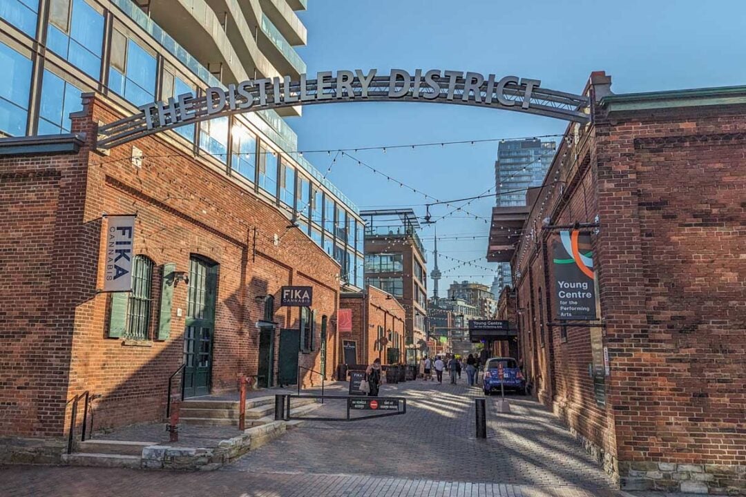 9 Things to Know BEFORE Visiting the Toronto Distillery District ...