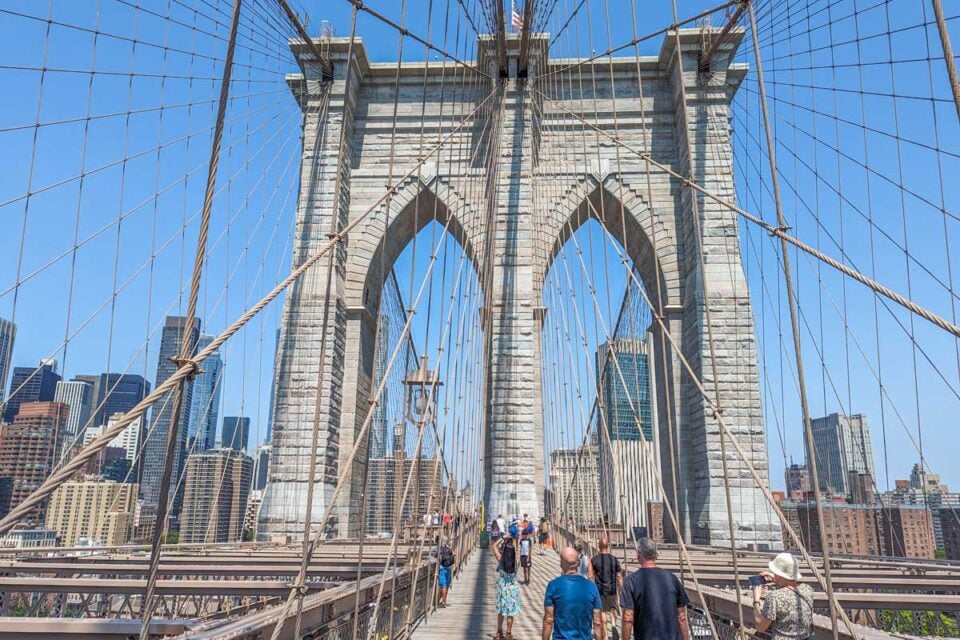 10 Things to Know BEFORE Walking the Brooklyn Bridge - Destinationless ...