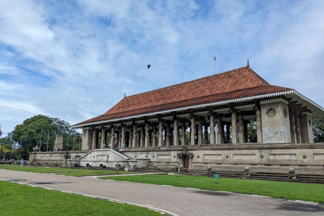 5 BEST Colombo City Tours +Our Top Choice - Destinationless Travel