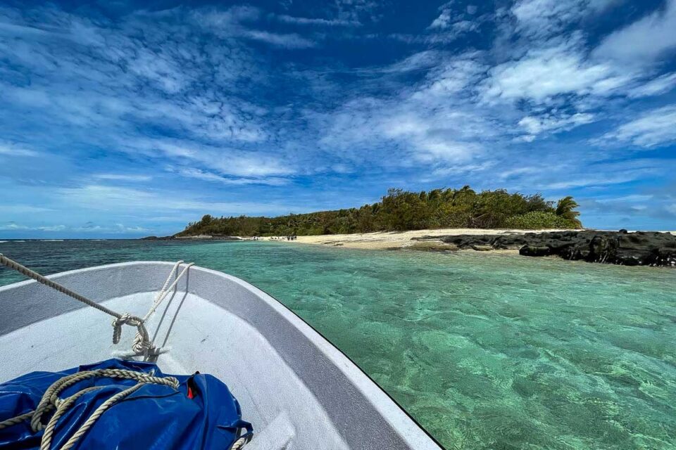 5 BEST Yasawa Islands Resorts in Fiji (for all Travelers and Budgets!)